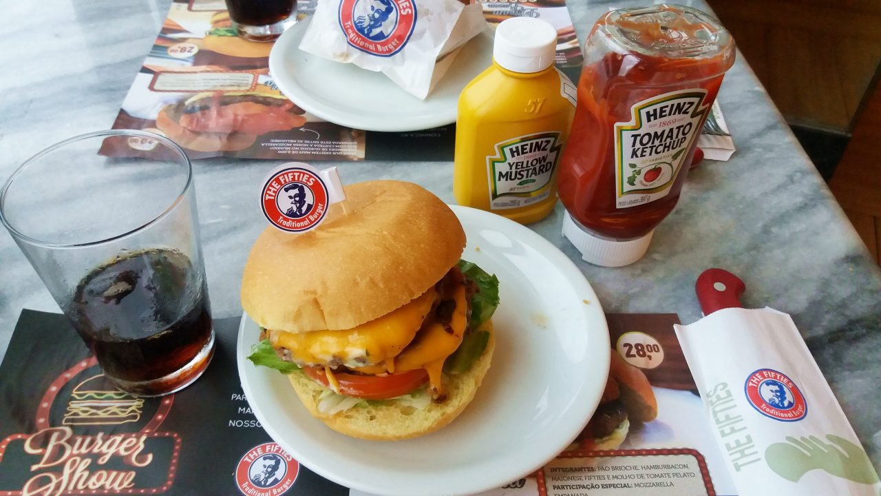 The Fifties Hamburgueria - Vivi na Viagem