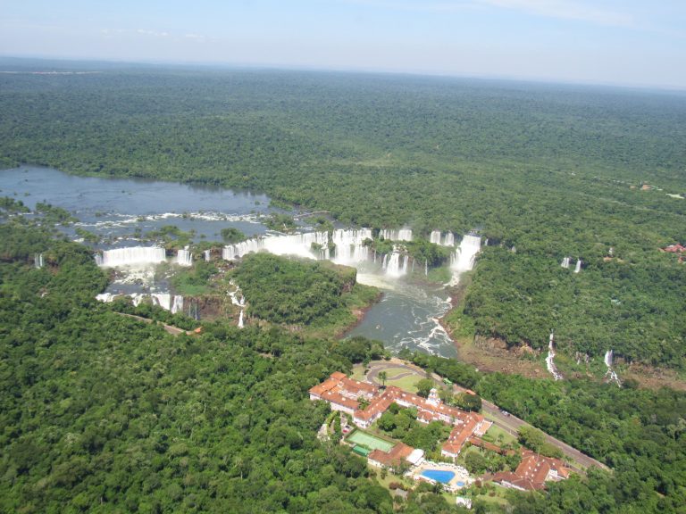 Passeio de helicóptero em Foz do Iguaçu - Vivi na Viagem