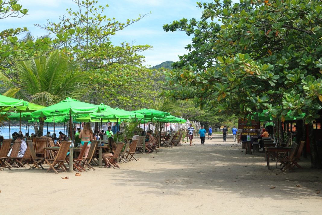 Praia de Castelhanos: Passeio terra e mar (Ilhabela) - Vivi na Viagem